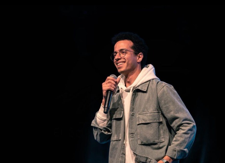 9 Arab Stand-Up Comedians Creating Change, One Laugh At A Time - Scoop ...